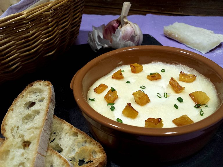 BRANDADA DE BACALLÀ AMB POMA CARAMEL·LITZADA - Els Fogons de Can Sibina